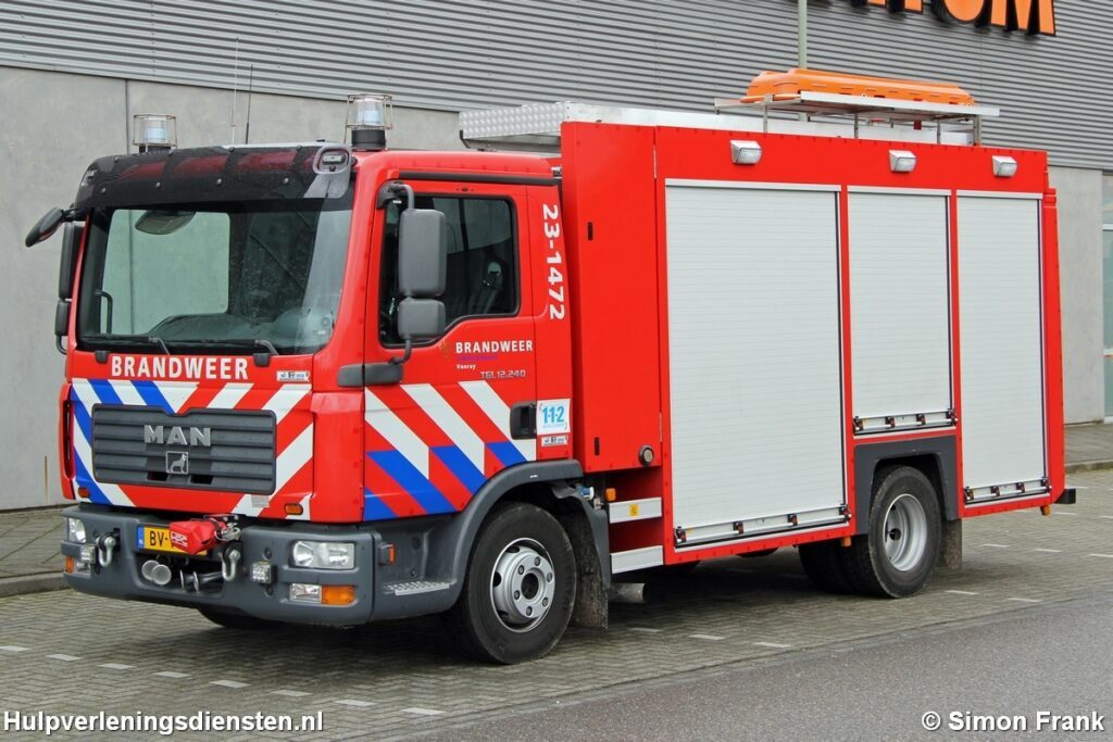 Auto uit 2009 met kenteken BV-VF-14 en roepnummer 23-1472 VR-876 van ...