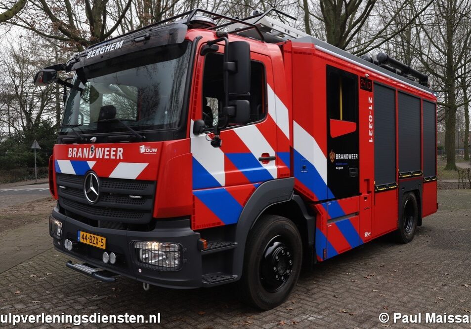 Auto uit 2024 met kenteken 44-BZX-5 en roepnummer 21-0331 van post ...