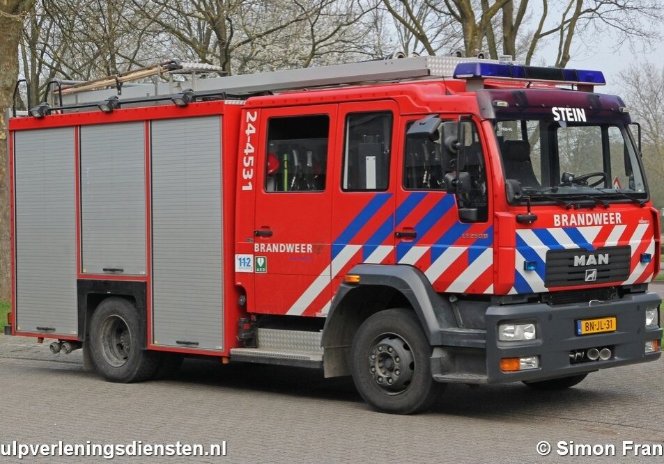Auto uit 2003 met kenteken BN-JL-31 en roepnummer 24-4531 2742 -> 92 ...
