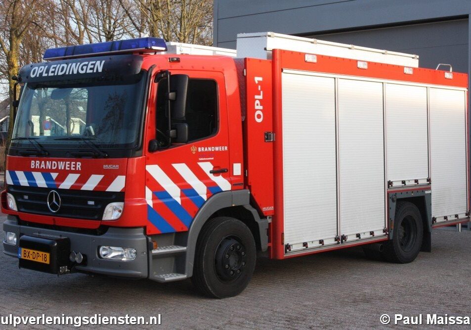 Auto uit 2009 met kenteken BX-DP-18 en roepnummer OPL-1 van post Regio ...