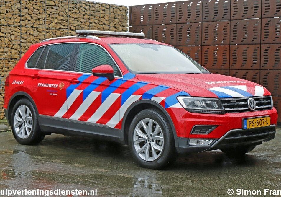 Auto uit 2016 met kenteken PS-607-L en roepnummer 23-4491 van post ...